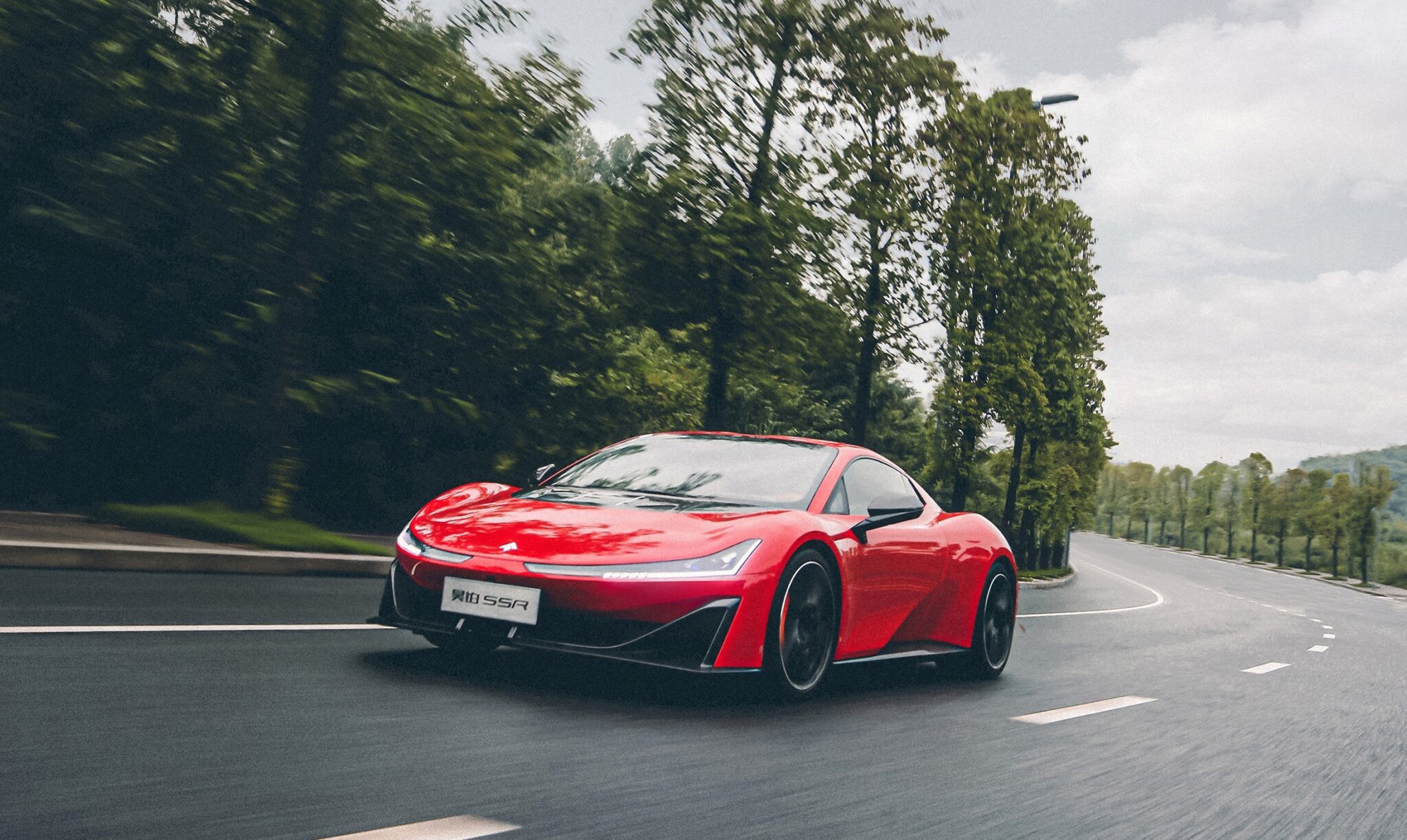 Hyper SSR with 1,224 hp launched in China. Starts at 176,400 USD