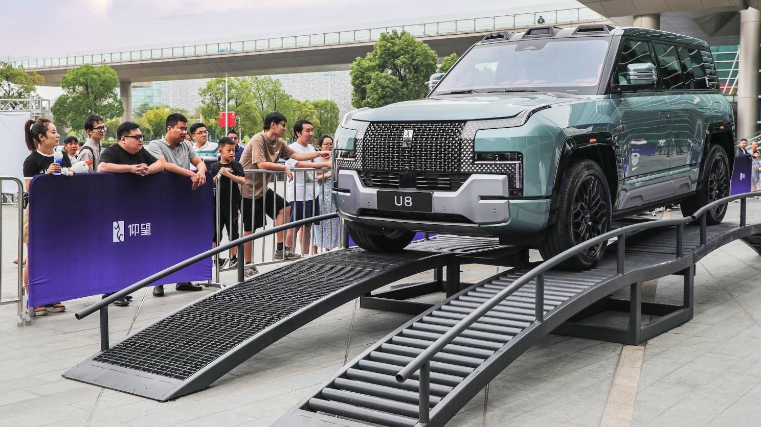 BYD's YangWang U8 received 4,000 orders in China