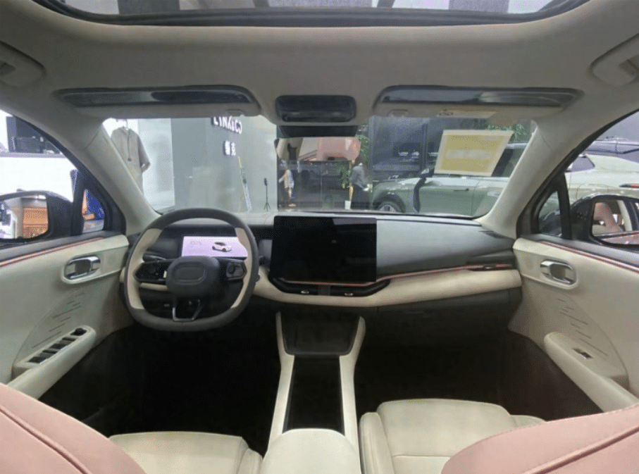 Lynk & Co 06 EM-P SUV rolled off production line