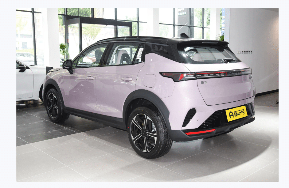 Lynk & Co 06 EM-P SUV starts pre-sale in China