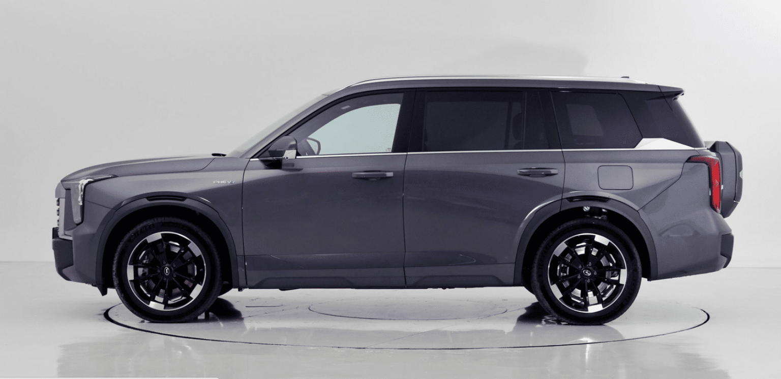 At 5.1 meters long, GAC Trumpchi ES9 PHEV SUV pre-sales starts at 31,400 USD in China