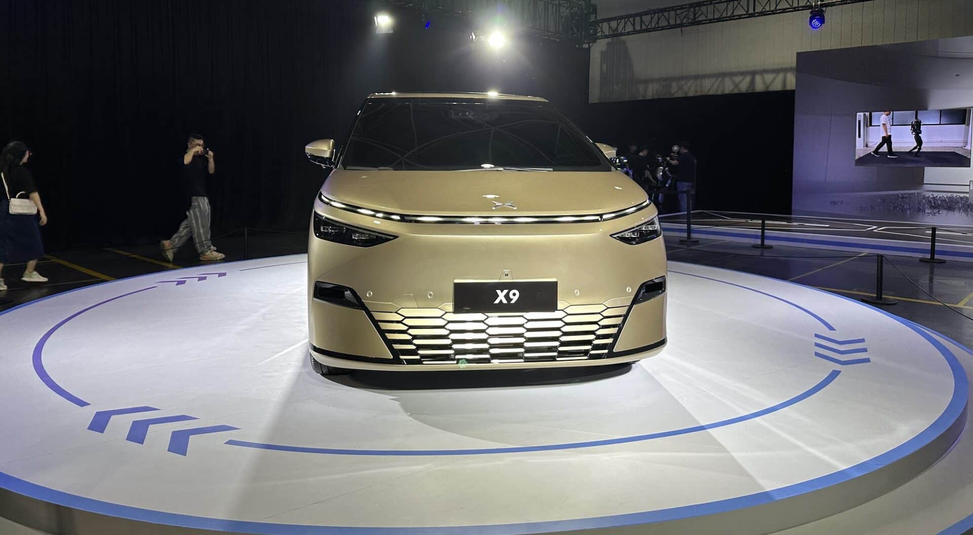 Xpeng X9 flagship MPV debuts in China