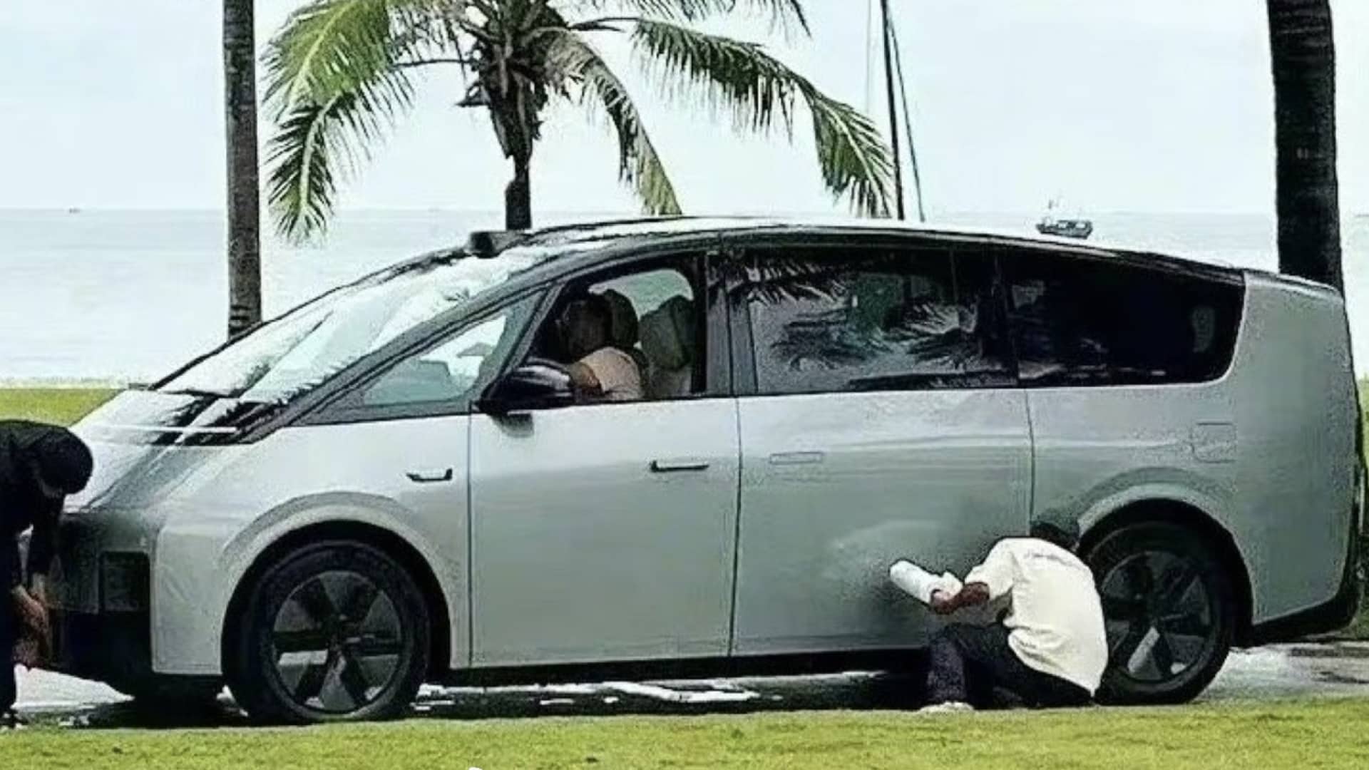 Li Auto Mega specs exposed with 102.7-kWh pack and 544 hp