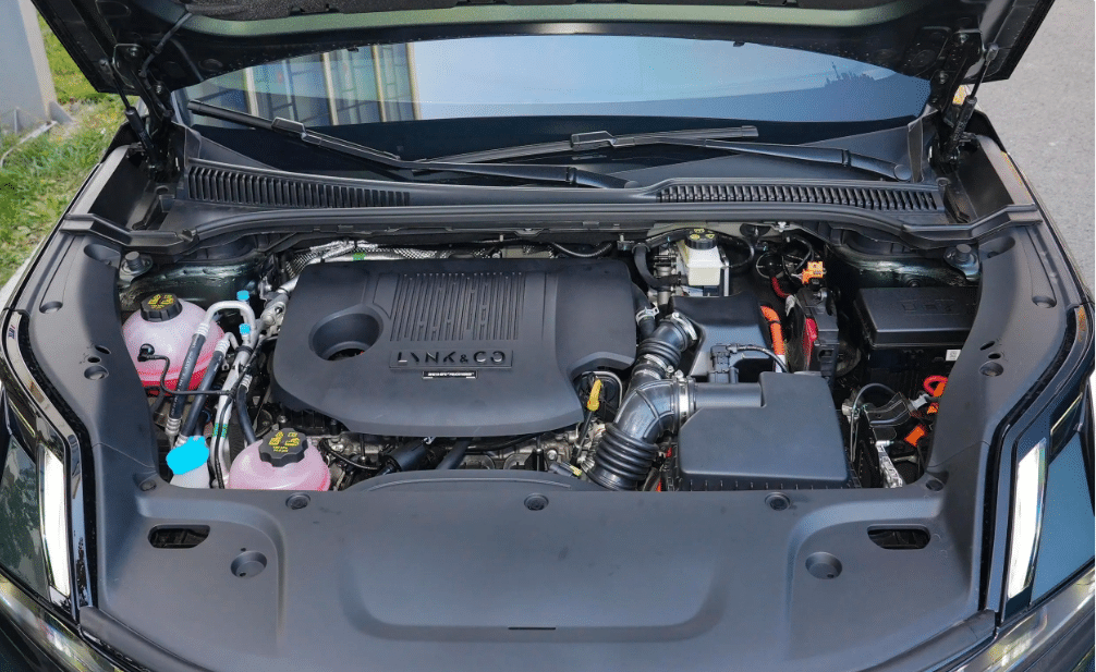 Lynk & Co 06 EM-P with first China-made chip enters market