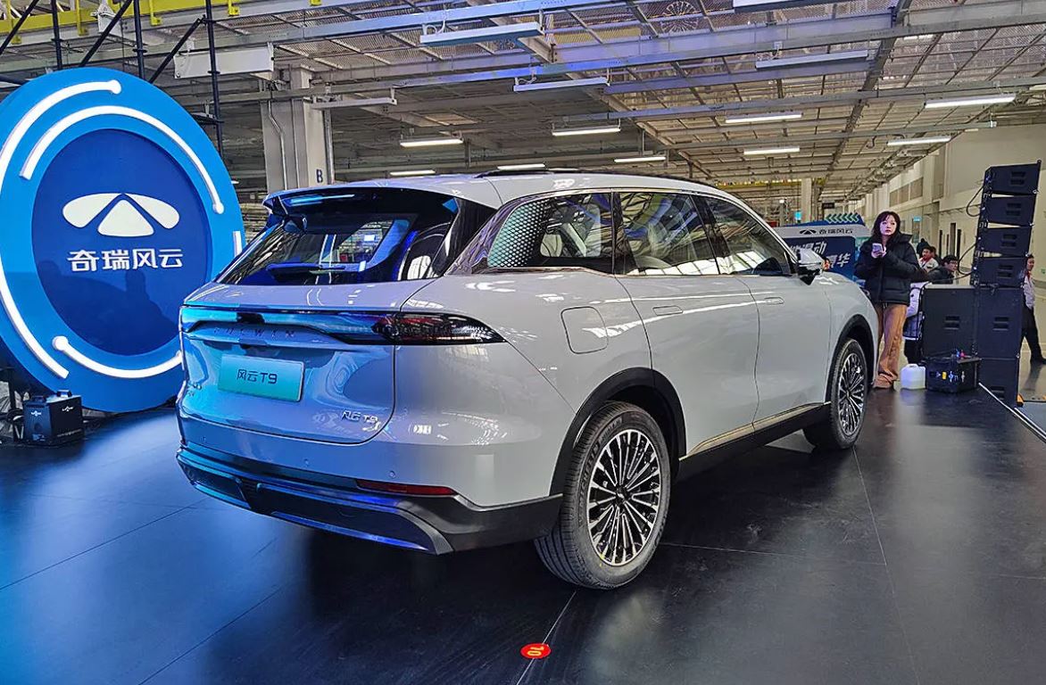 Chery Fengyun T9 PHEV SUV rolled off production line in China
