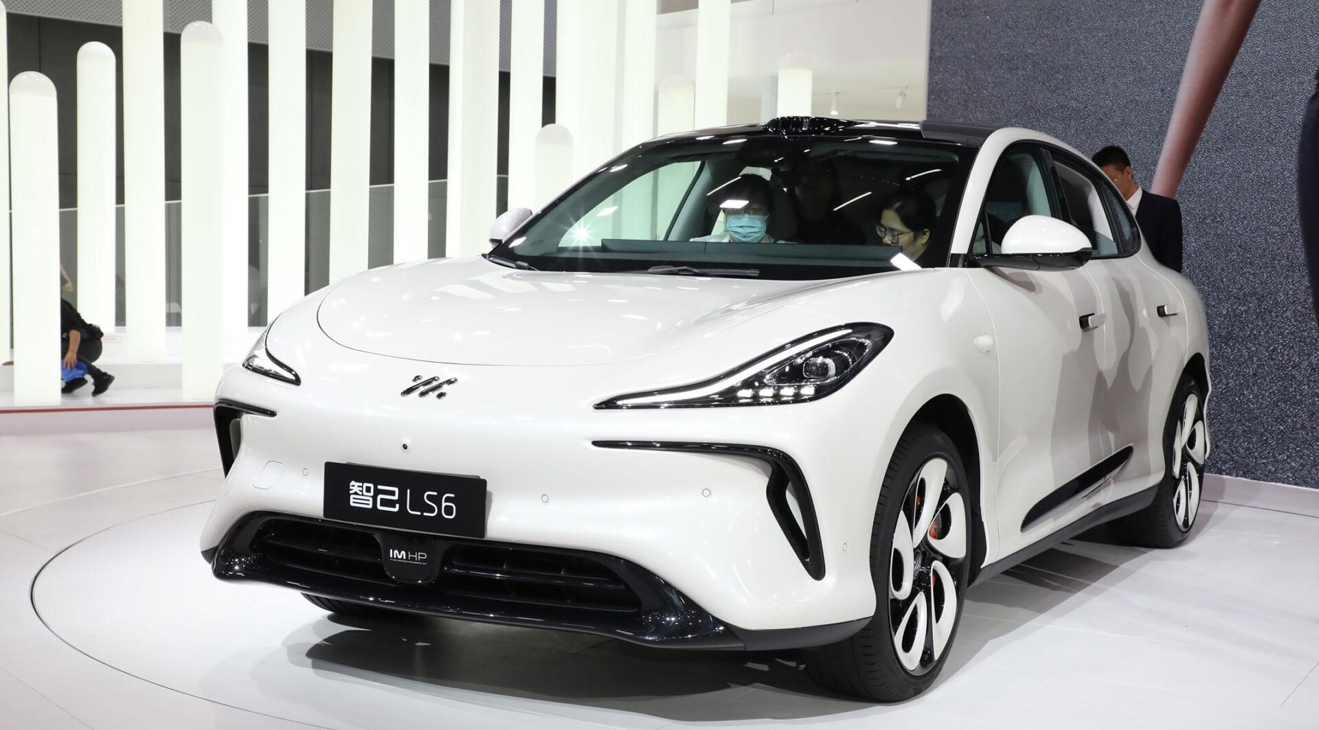 IM LS6 with 900V charging delivered 8,158 units in November
