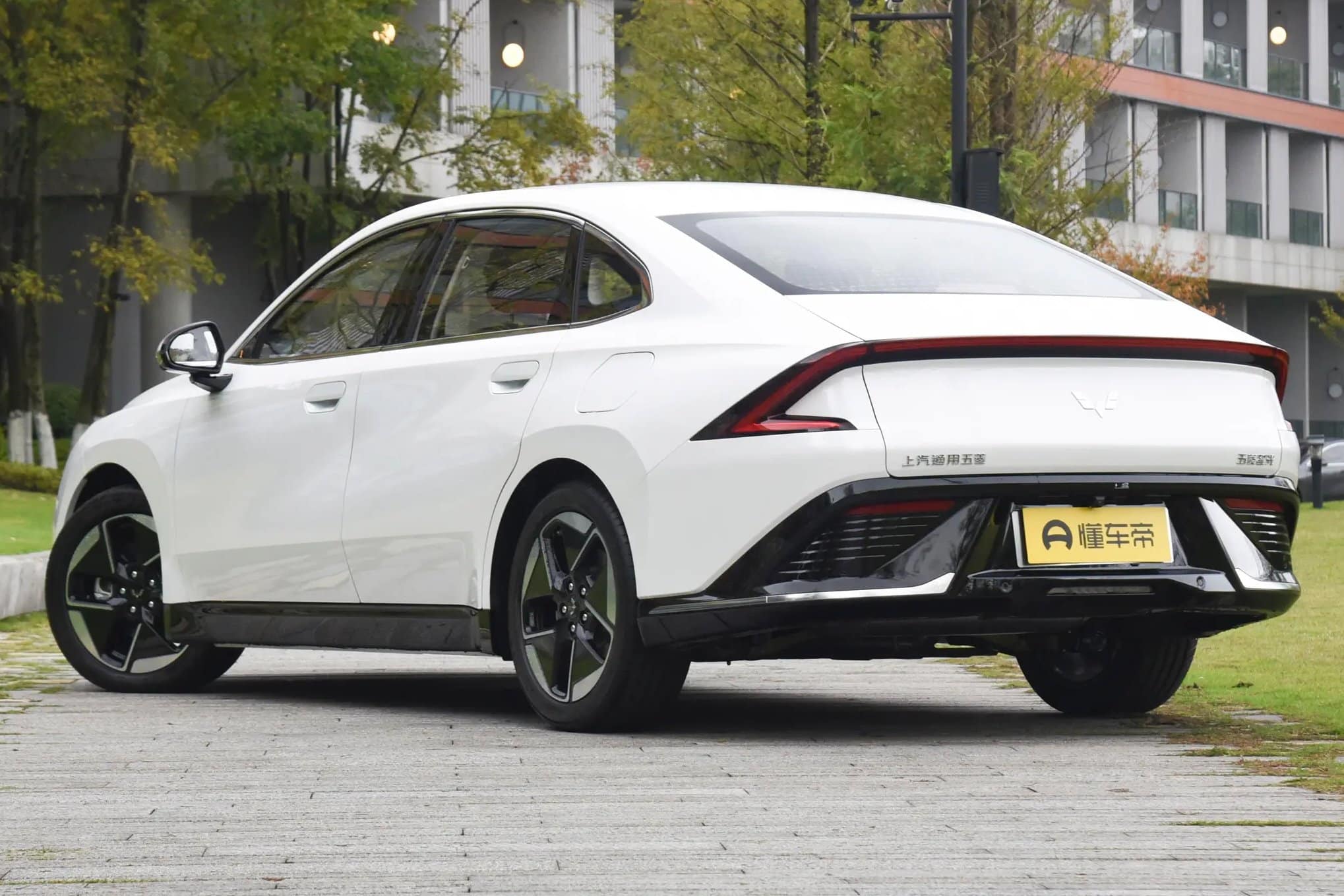 Wuling's first electric sedan Starlight to launch on December 6 ...