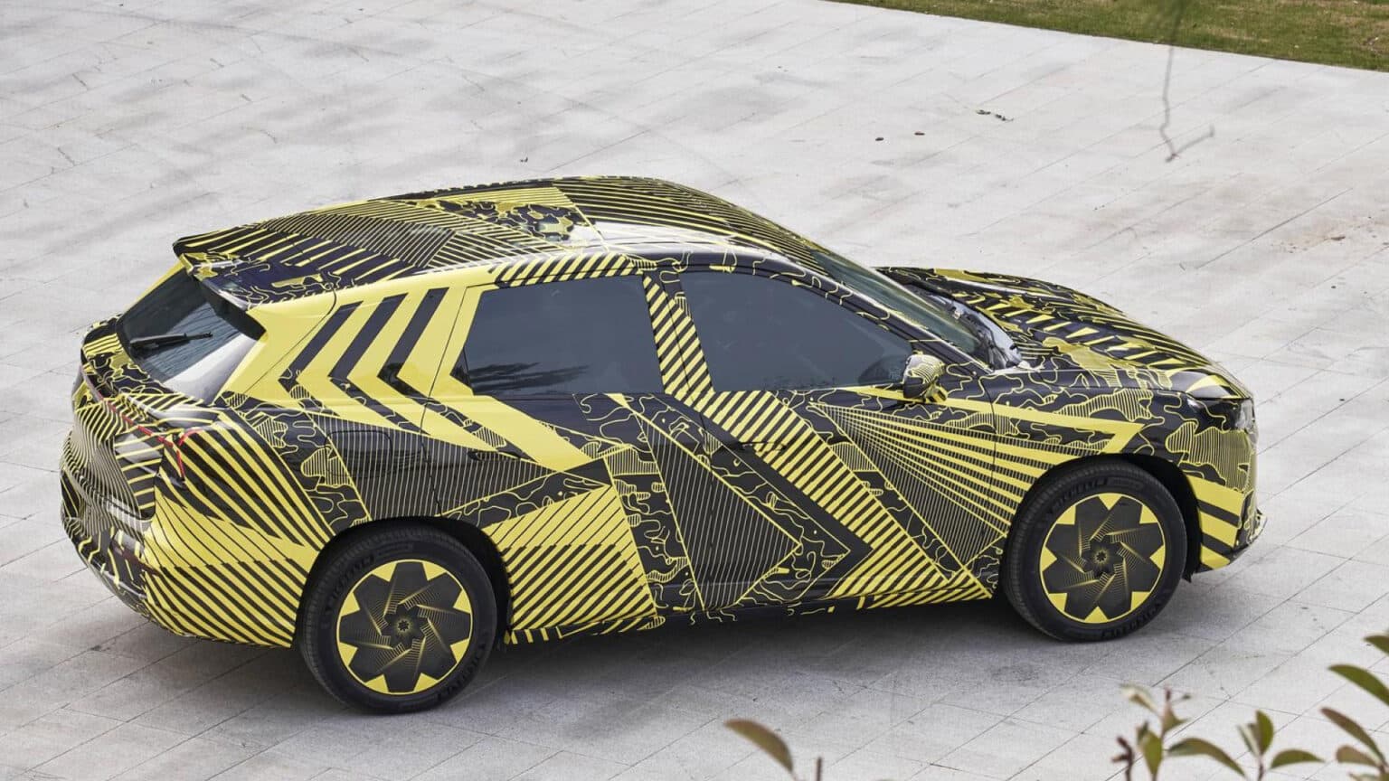 Neta EP32 electric SUV revealed in spy shots. To be called Neta L