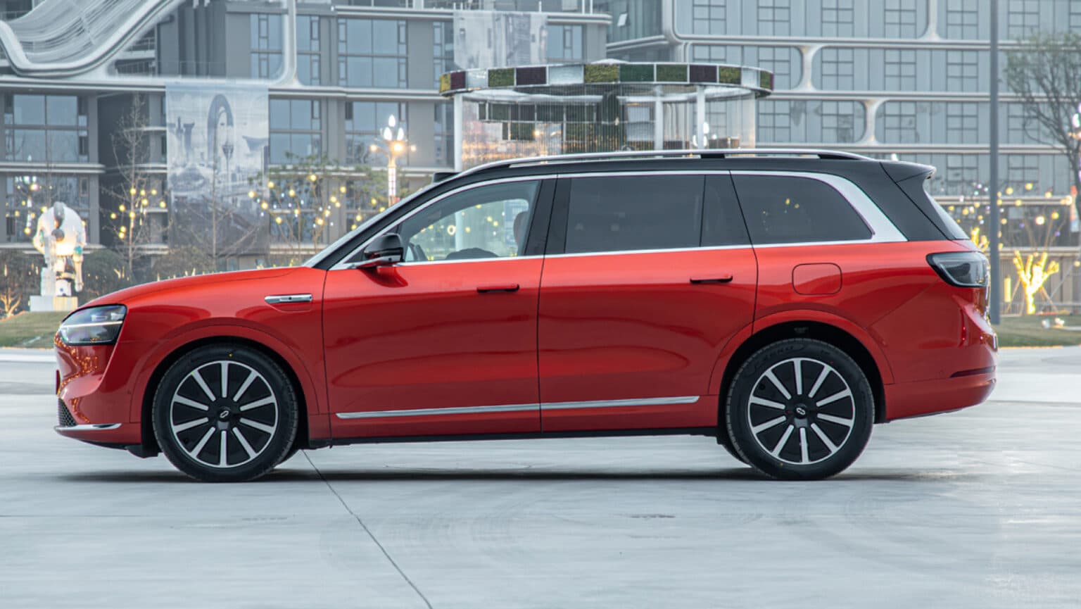 Huawei's Aito M9 launched in China at 65,750 USD. Li Auto L9 rival