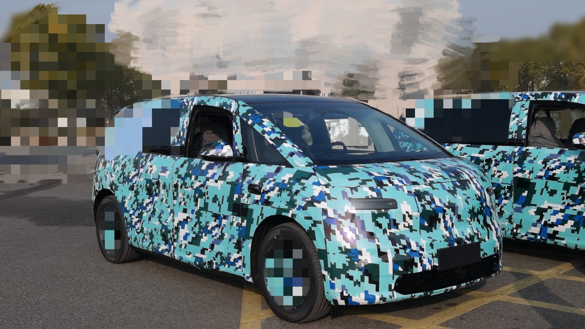 Pre-production Zeekr M-Vision spotted with 1-billion yuan element