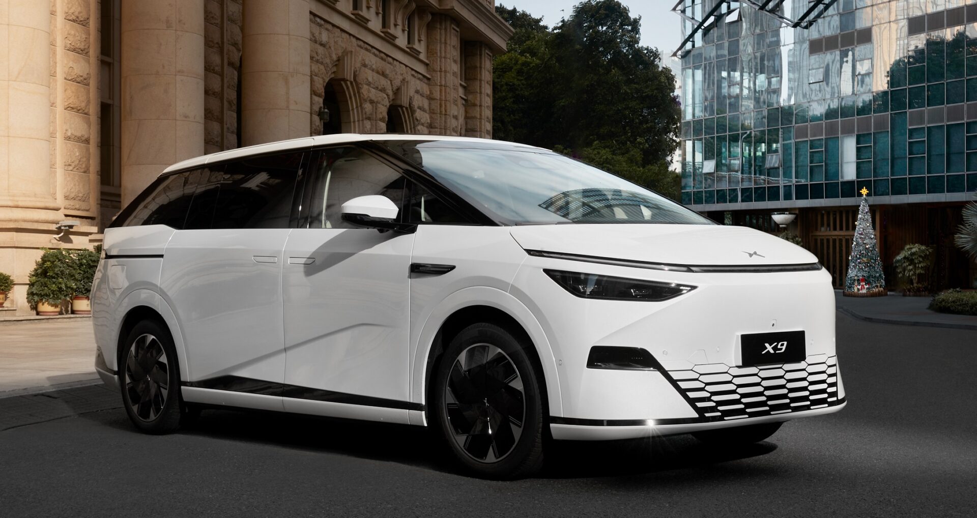 Xpeng X9 seven-seater launched at 50,800 USD, lower than pre-sale price