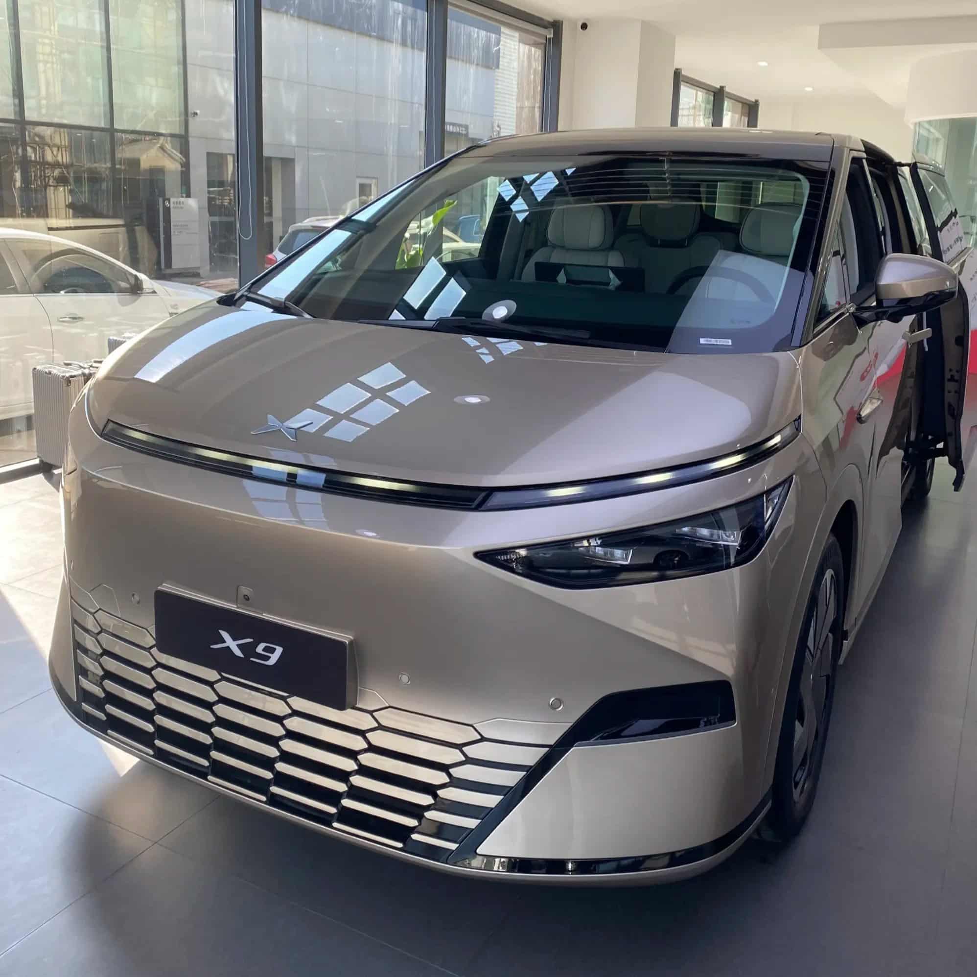 Xpeng X9 seven-seater launched at 50,800 USD, lower than pre-sale price