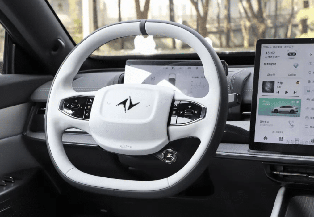 Dongfeng eπ 007 electric sedan presale starts in China