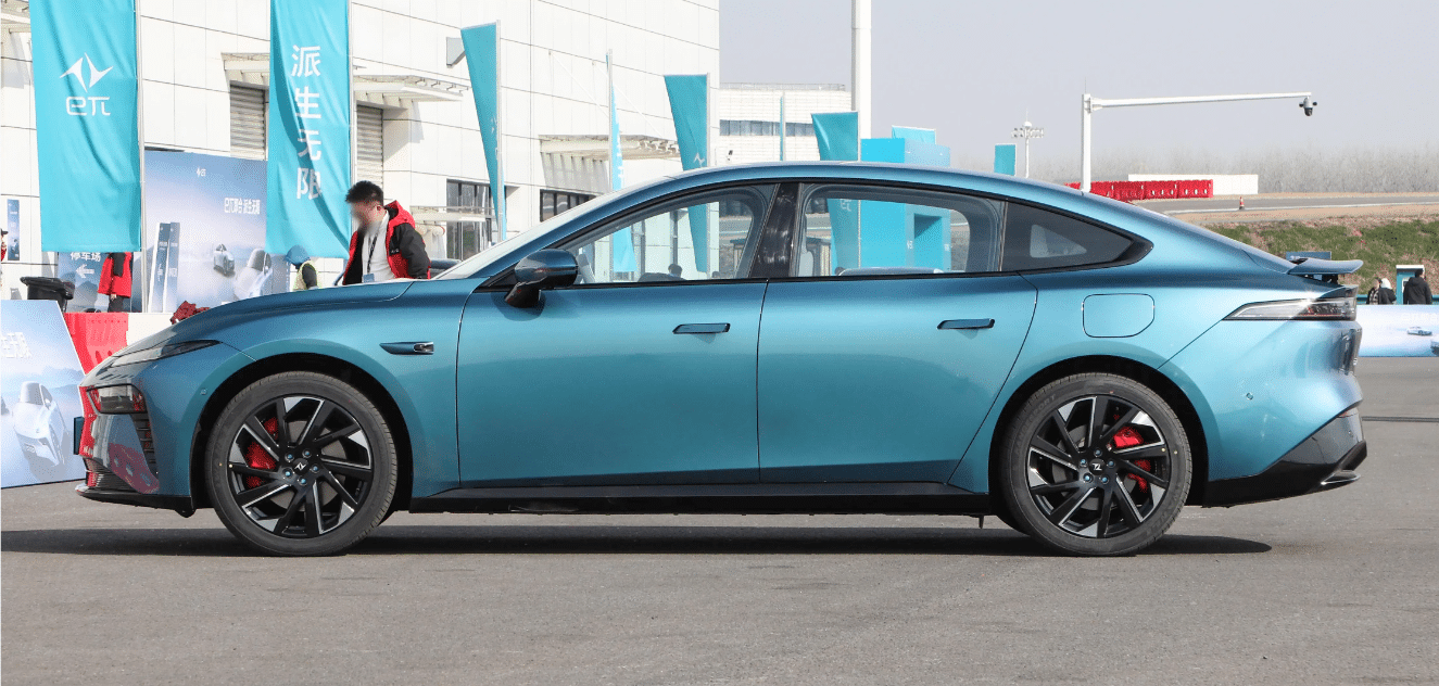 Dongfeng eπ 007 electric sedan presale starts in China