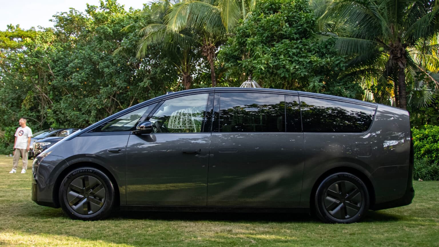 Li Auto Mega revealed new specs before the launch