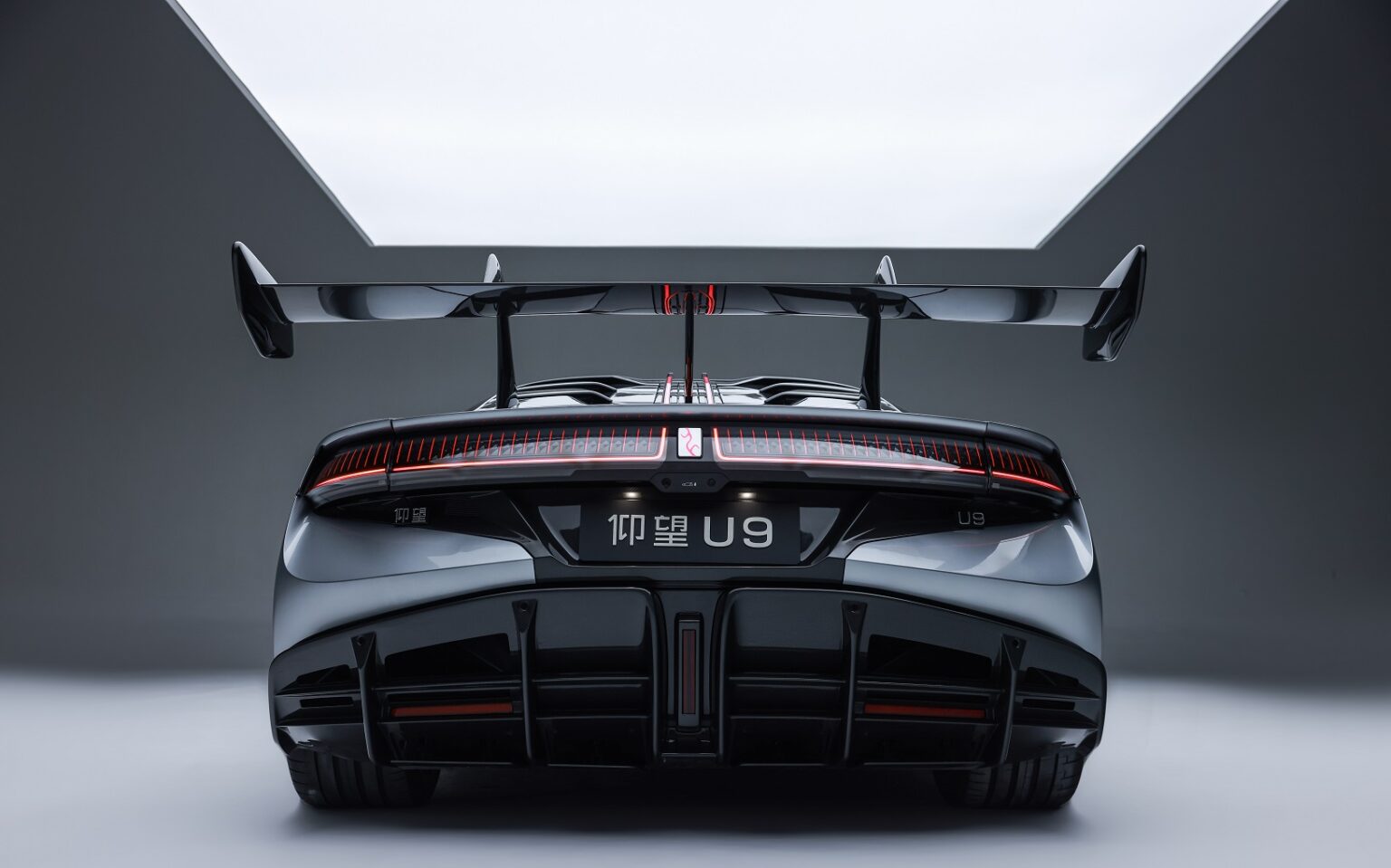 BYD's YangWang U9 launched at 236,000 USD: 0-100 km/h in 2.36s with LFP ...