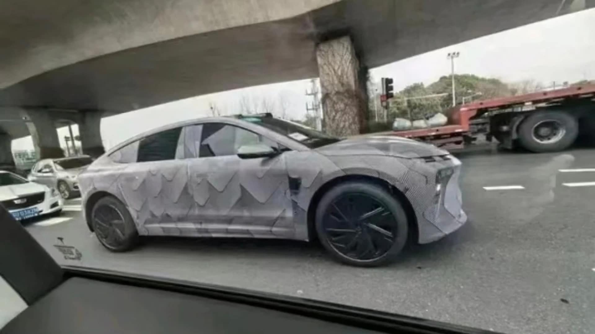 Nio ET9 spotted during road tests for the first time