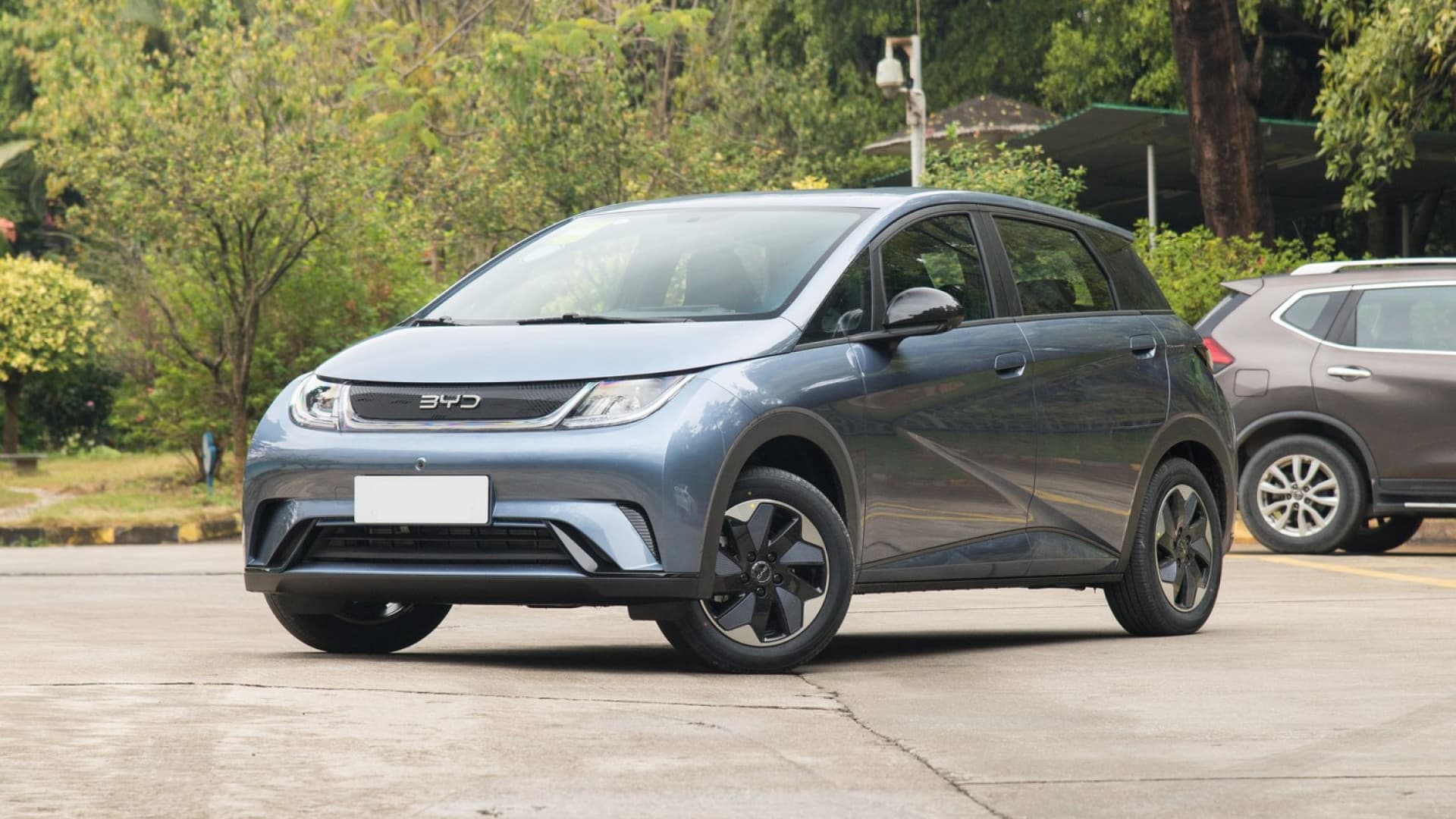 New BYD Dolphin enters China with a starting price of 13,865 USD