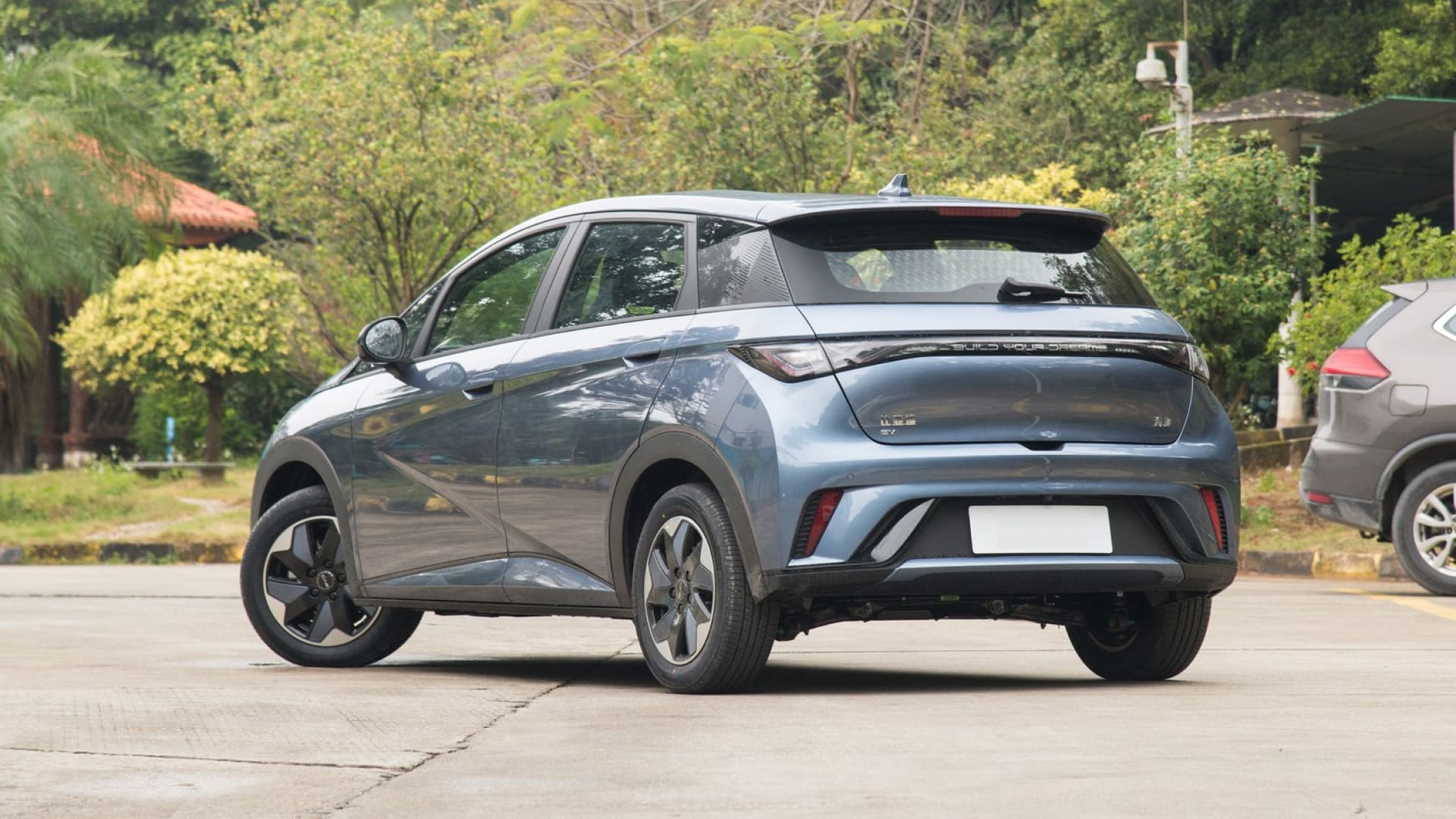 New BYD Dolphin enters China with a starting price of 13,865 USD