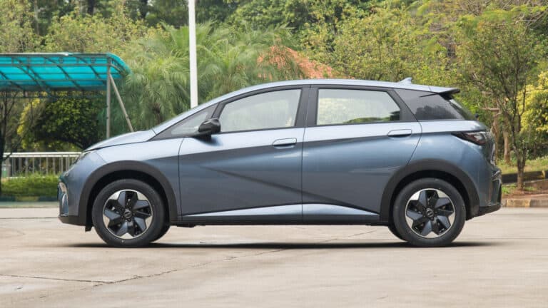 New BYD Dolphin enters China with a starting price of 13,865 USD