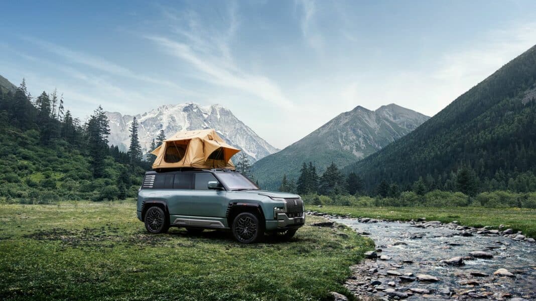 BYD's YangWang U8 water-floating SUV debuts in Europe