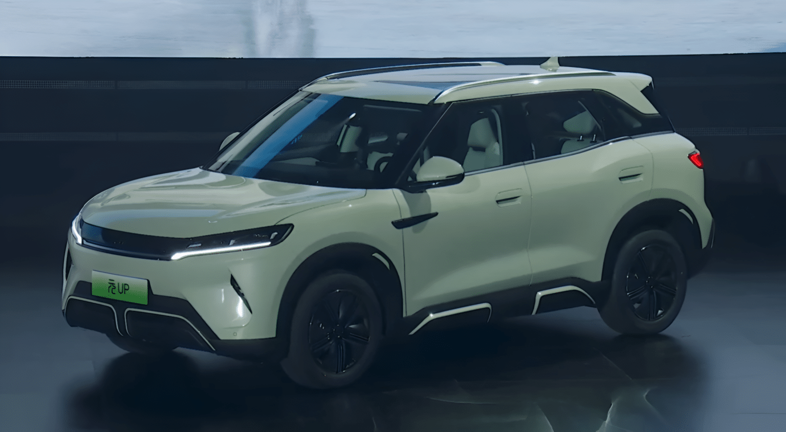 BYD Yuan UP launched, price starts at 13,400 USD