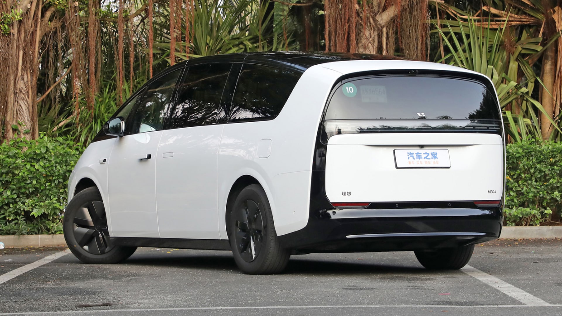 Li Auto Mega enters China with starting price of 77,800 USD