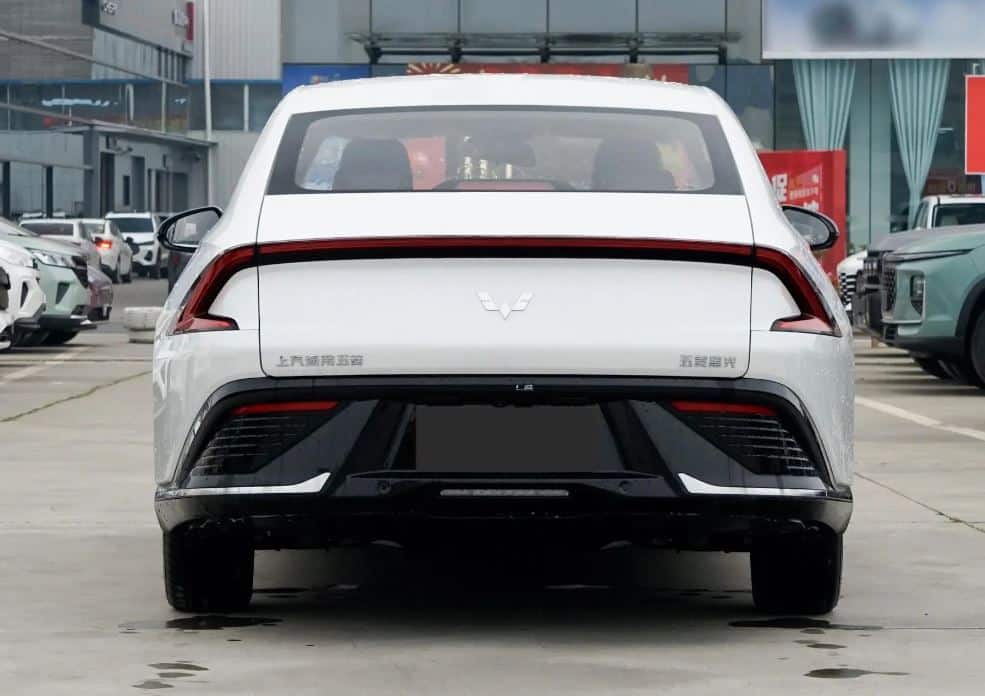 Wuling Starlight EV sedan pre-sale starts at 15,100 USD