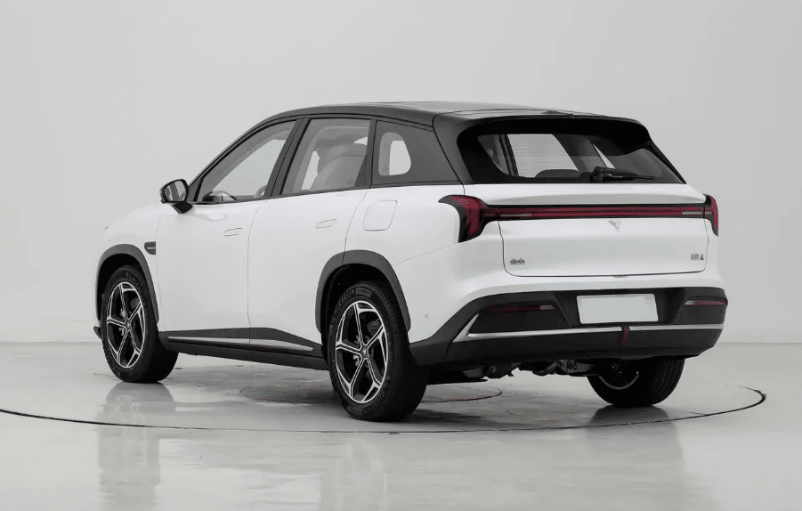 Neta claims its Neta L is the world's fastest-charging EREV