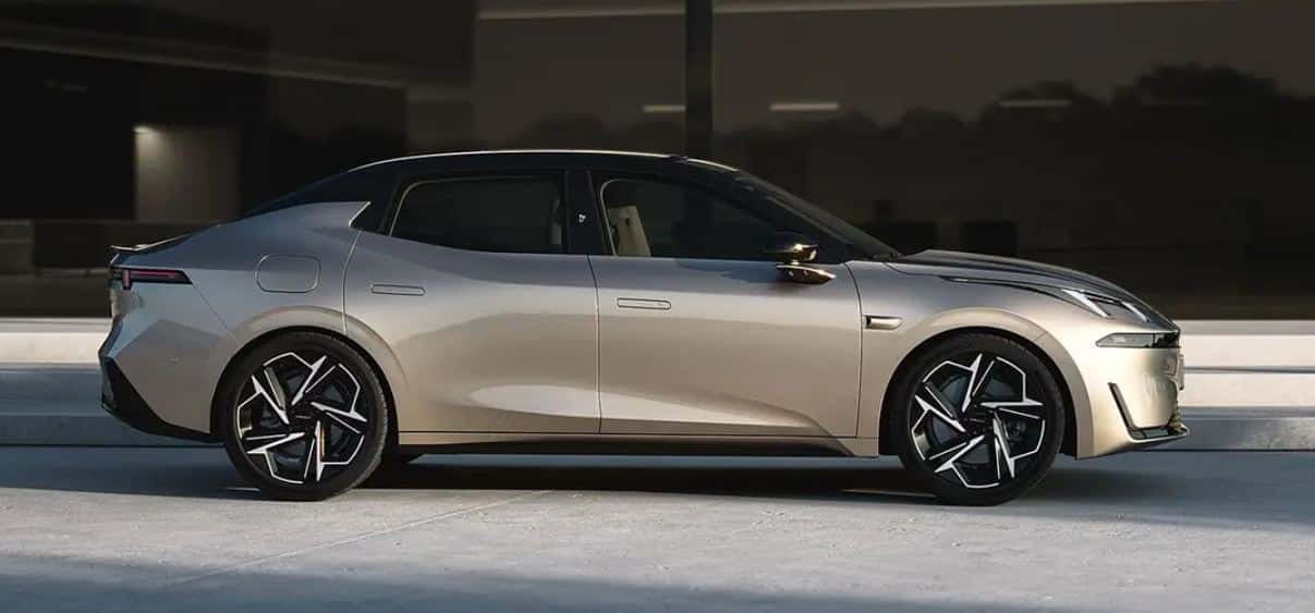 Lynk & Co 07 EM-P plug-in hybrid sedan enters market in China