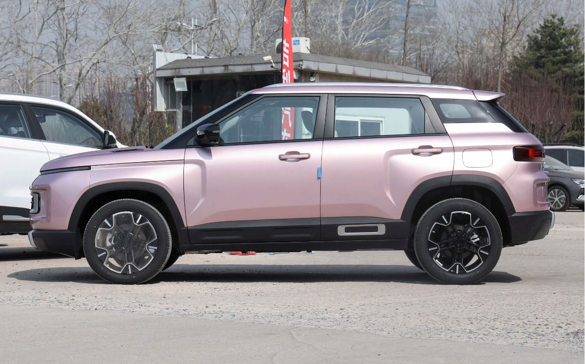 Geely Icon Butterfly official images revealed in China