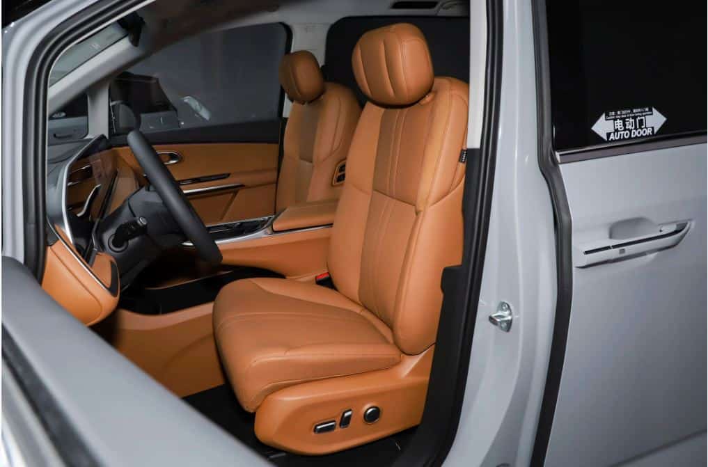 SAIC Maxus Dajia 9 plug-in hybrid MPV starts at 41,400 USD