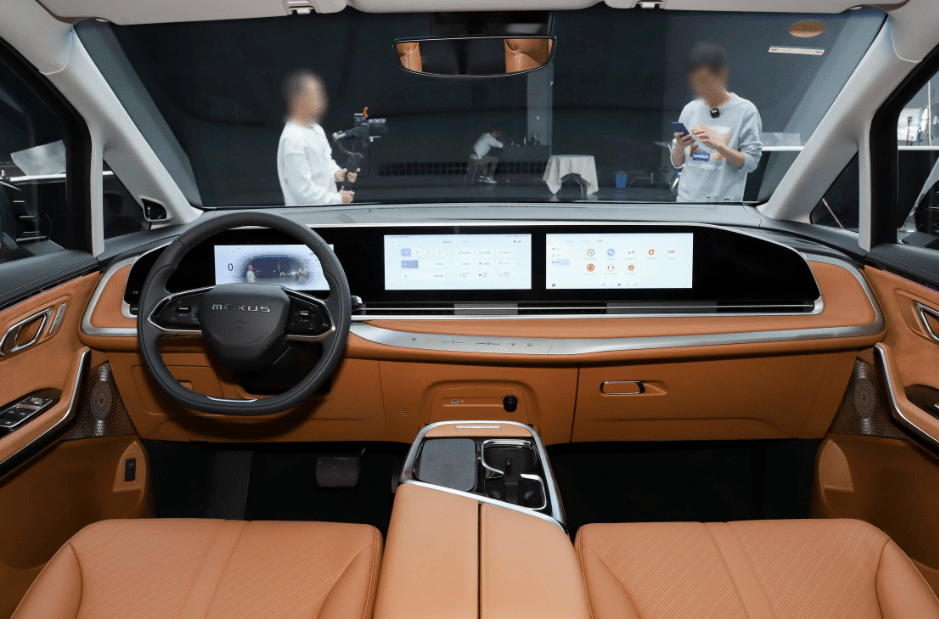 SAIC Maxus Dajia 9 plug-in hybrid MPV starts at 41,400 USD