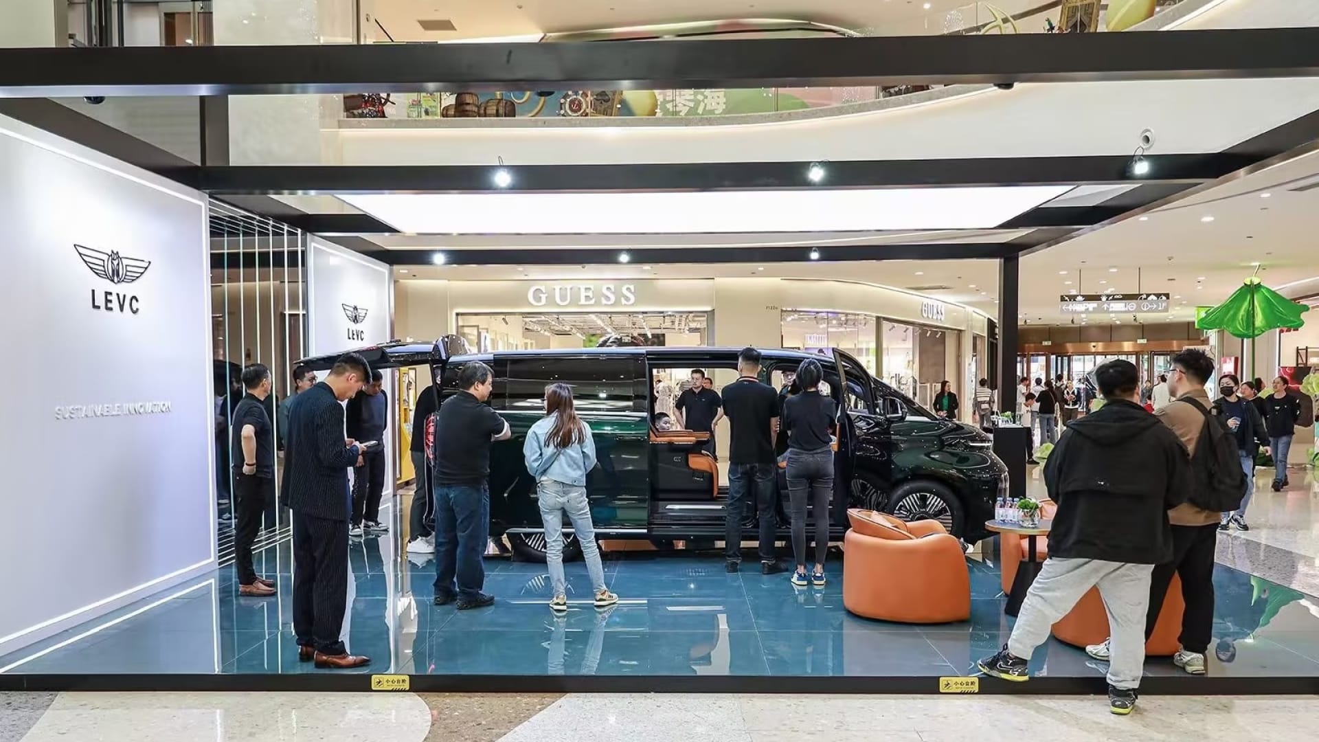 Geely-baked LEVC L380 opened pre-orders in China for 280 USD