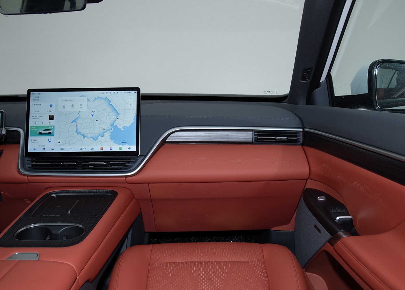 Dongfeng eπ 008 launches in China with the only option being EV or EREV