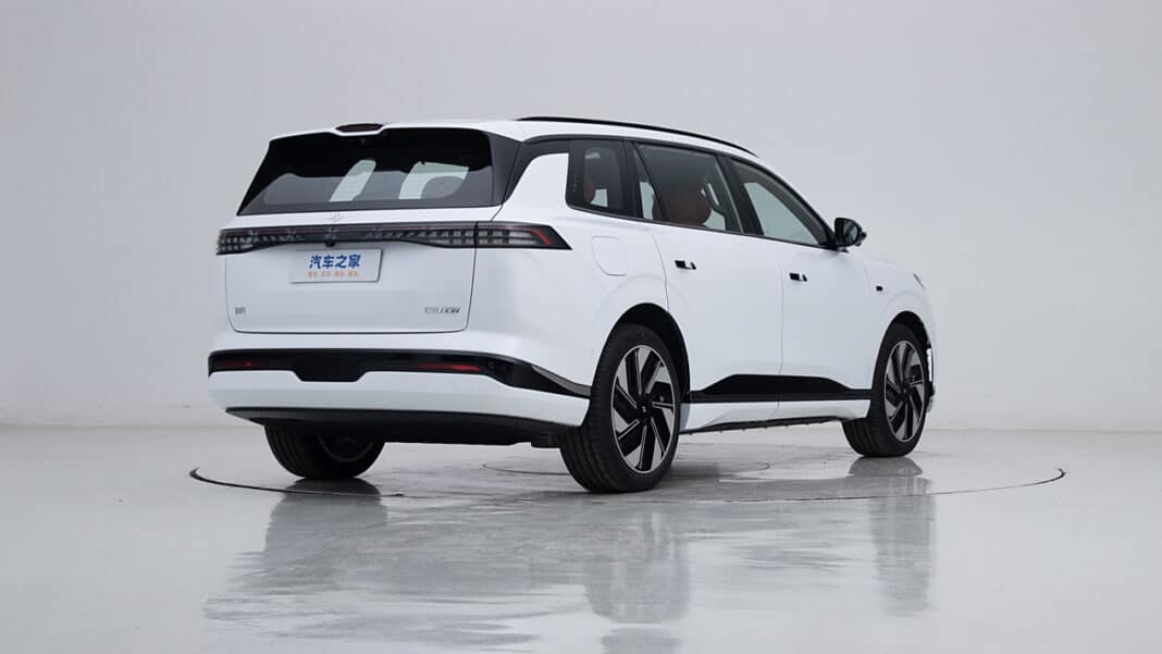 Dongfeng eπ 008 launches in China with the only option being EV or EREV