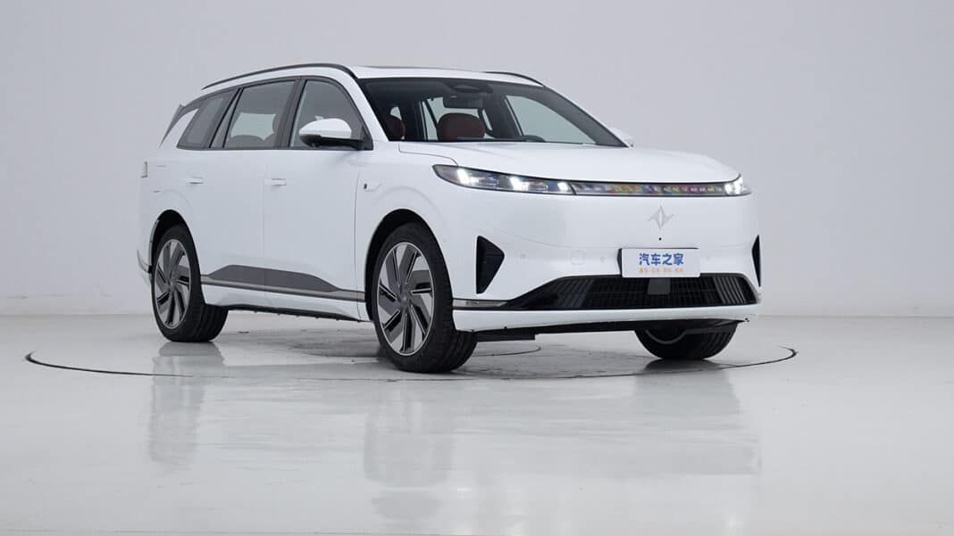 Dongfeng eπ 008 launches in China with the only option being EV or EREV