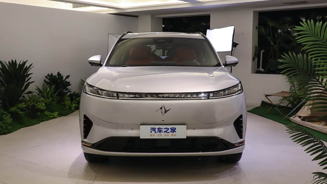 Dongfeng eπ 008 launches in China with the only option being EV or EREV