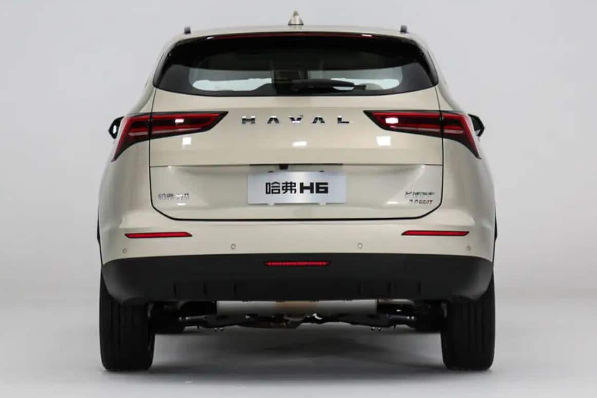 New Haval H6 officially enters market starting at 16,200 USD