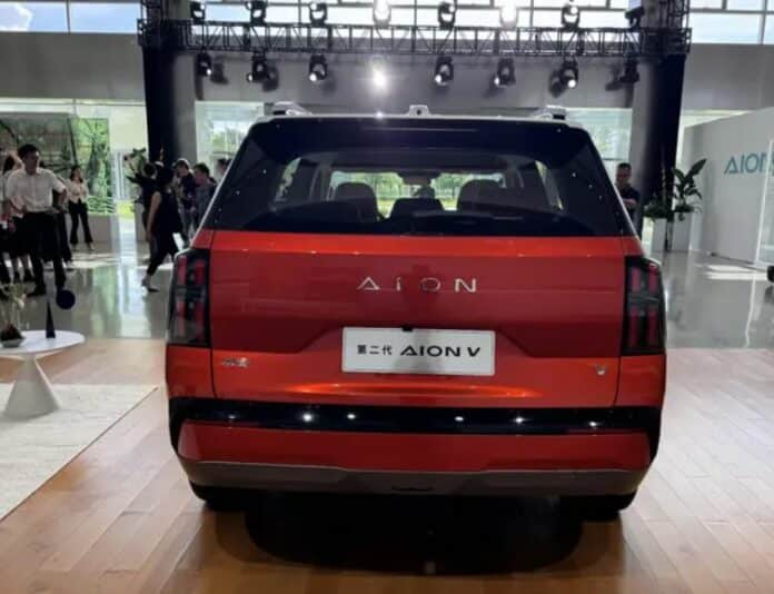 Second-gen GAC Aion V all-electric SUV interior revealed in China