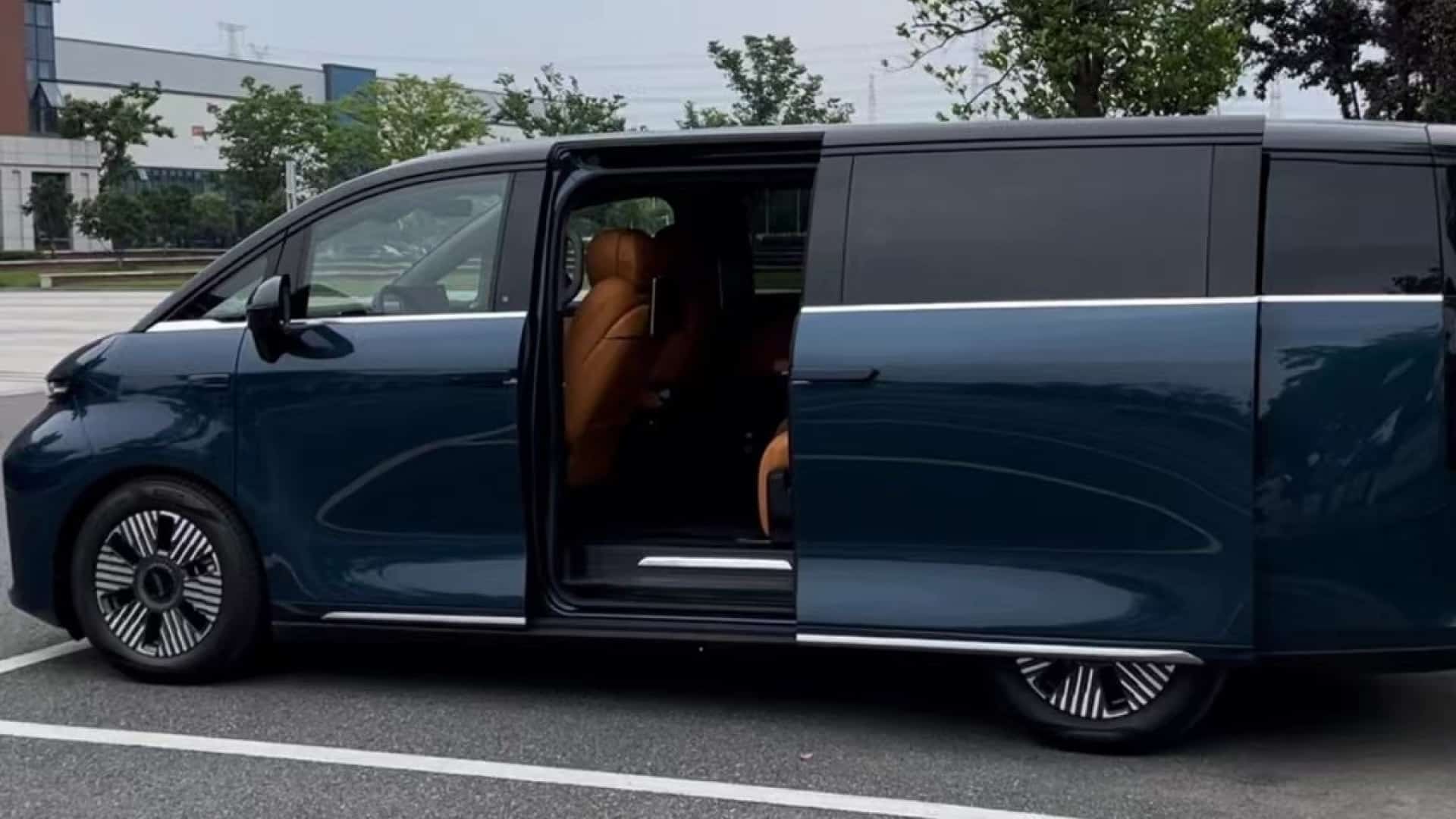 Geely-baked LEVC L380 enters Chinese market later in June