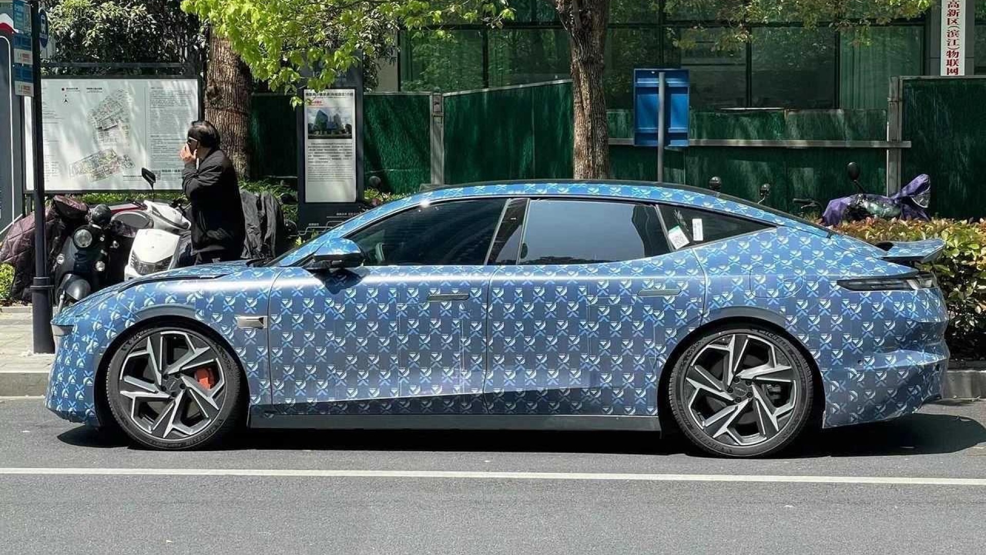 Lynk & Co Zero electric sedan revealed in teaser images
