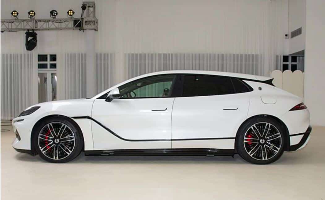 BYD's Denza Z9 GT interior debuted, available in EV and PHEV