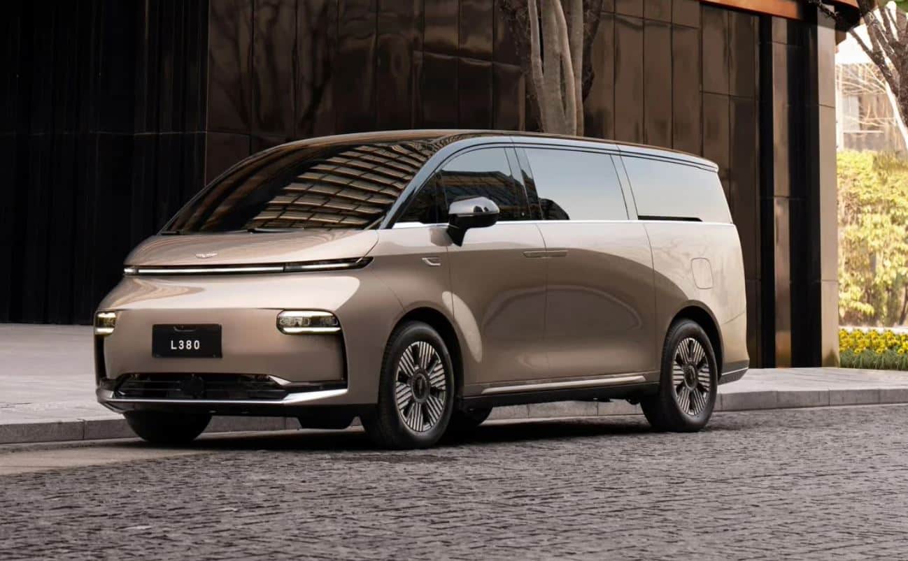 Geely LEVC L380 electric MPV delivery will start on July 25