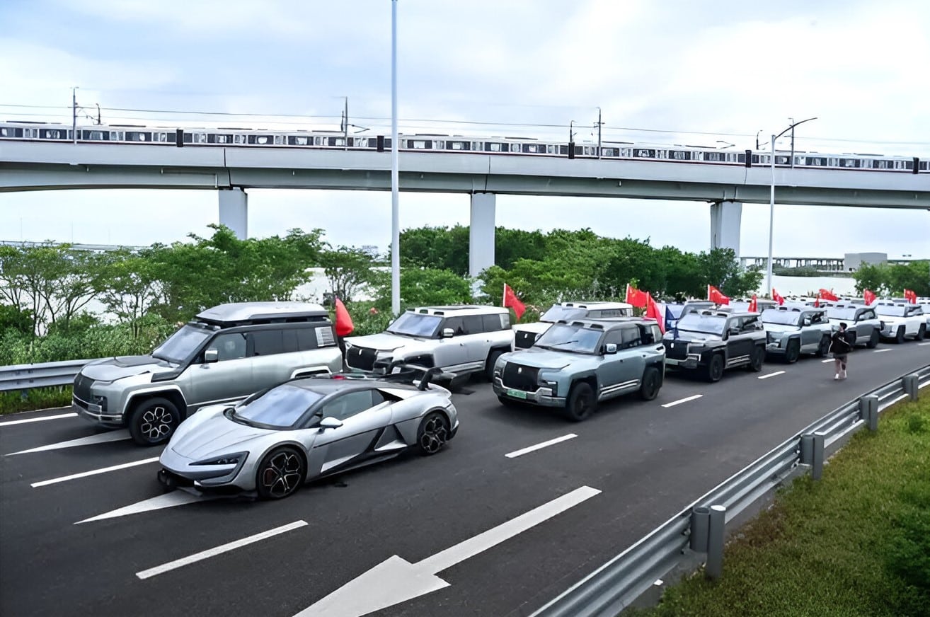 BYD's Yangwang U8 convoy hits new 24 km long Shen-Zhong Channel in China