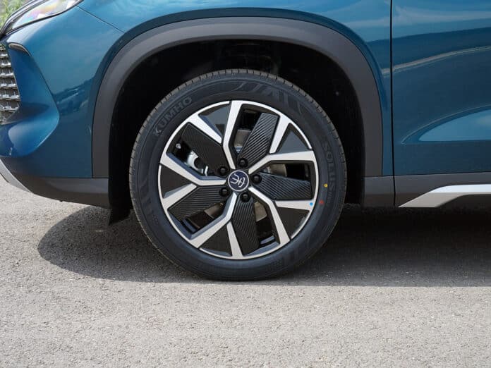 BYD Song L and Song Plus launch with DM 5.0 PHEV powertrain - range up ...