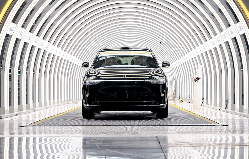 Aito's 400,000th vehicle rolled off production line