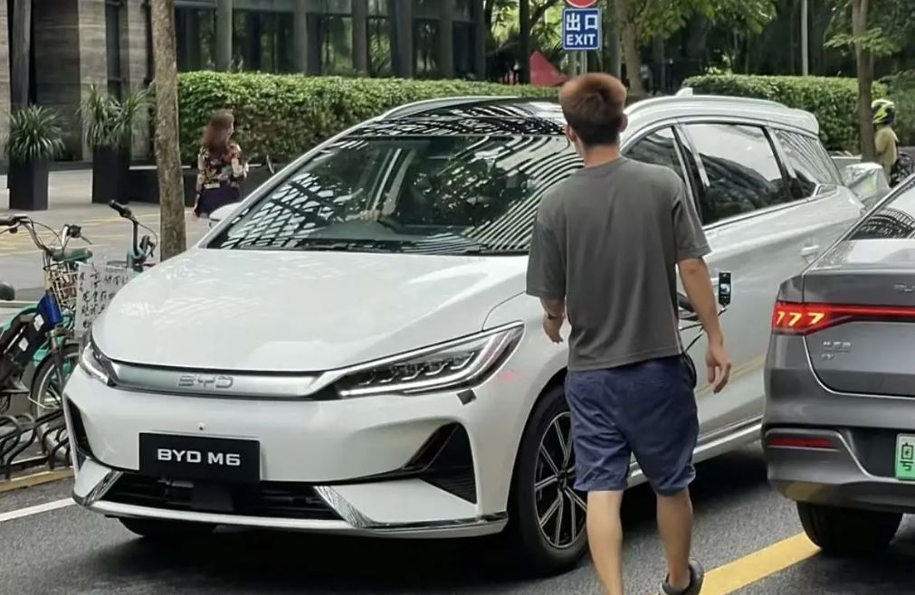 BYD launches the Han EV and M6 MPV in Vietnam