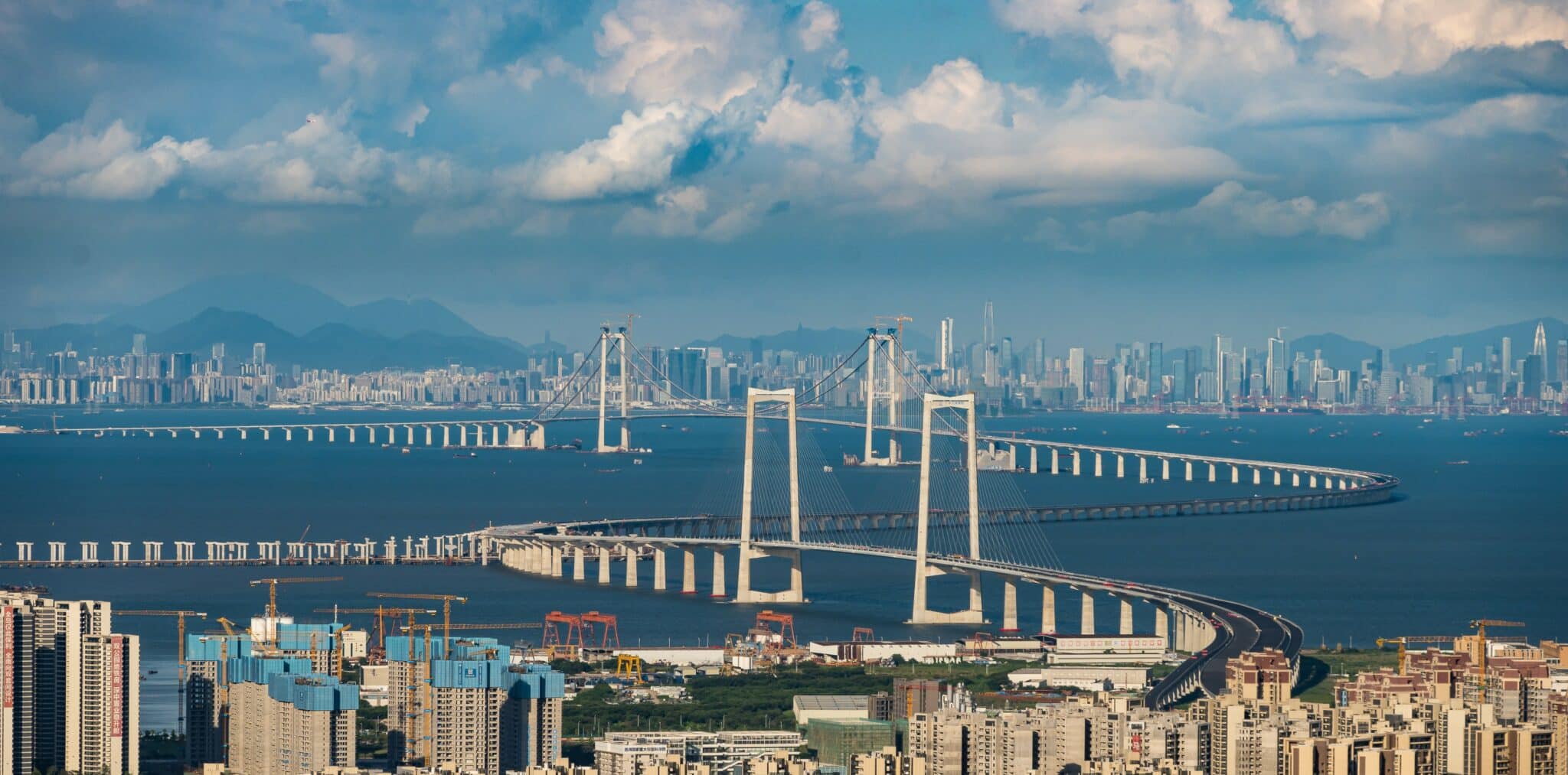 BYD's Yangwang U8 convoy hits new 24 km long Shen-Zhong Channel in China