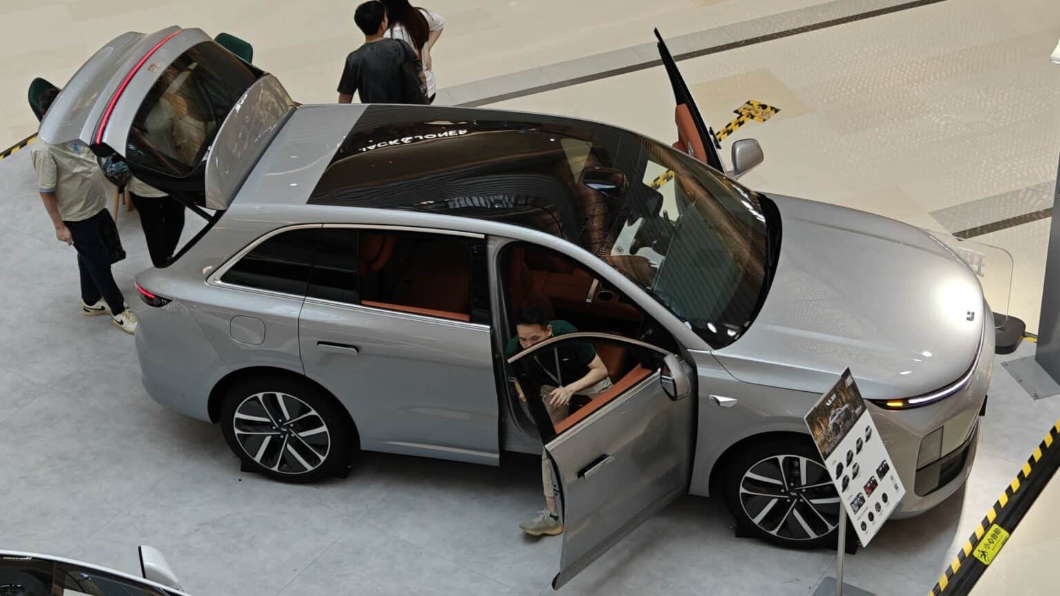 Sunday China Drive | Li Auto L6 - China's top NEV startup hints at ...